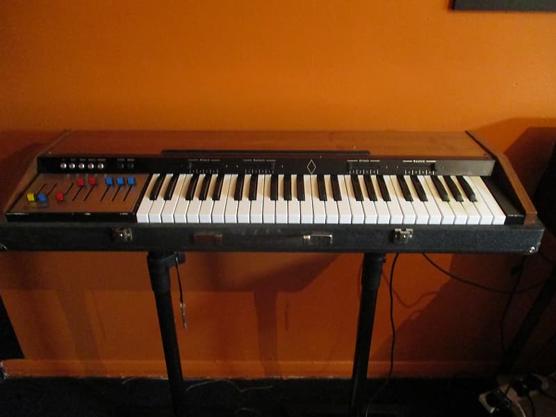 logan string melody 2 - classic string synth - | Reverb UK