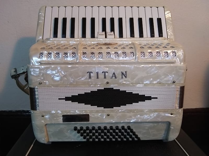 Lightweight Titano 50 Bass LM Accordion | Reverb UK