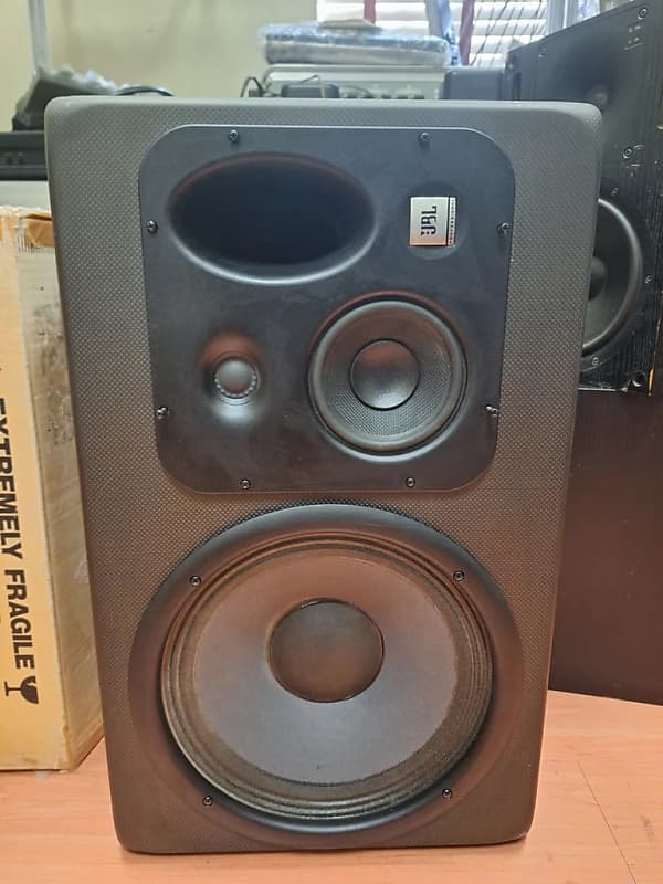 JBL LSR32 (1 speaker only) | Reverb