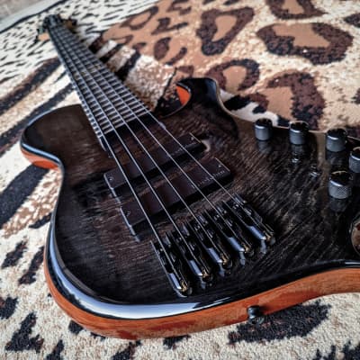 Faray basses Xena 5 black 2023 - Tubuh mengkilat | Reverb