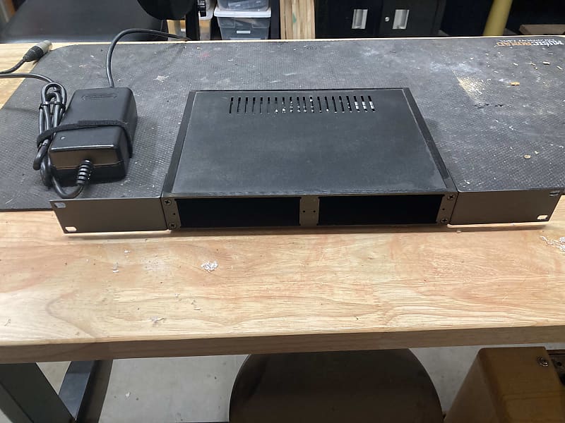 PR502 2-Slot 500-Series Chassis Kit with External Power | Reverb