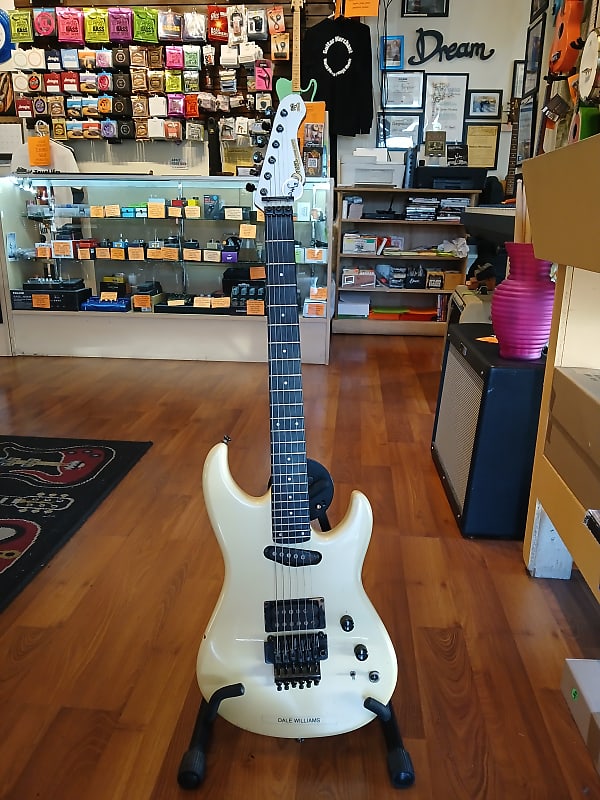 Moon Custom Strat Strat - Cream | Reverb