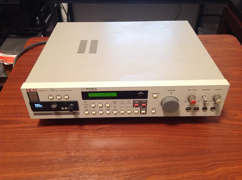 Akai S700 12-bit Digital Sampler with Memory Expansion and | Reverb