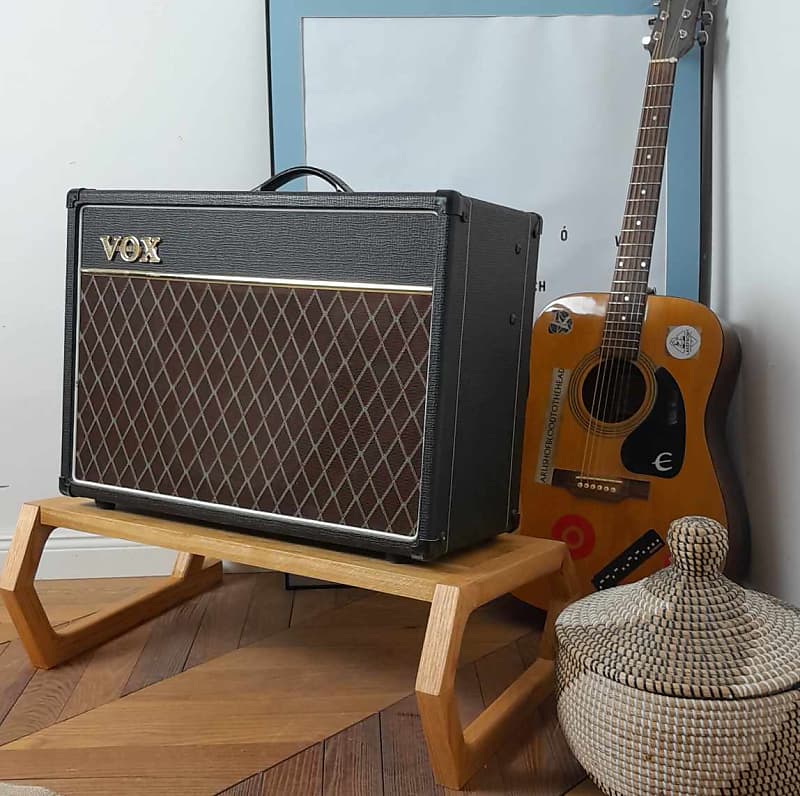 Lakefront Deluxe Amp Stand, custom made solid wood guitar | Reverb UK