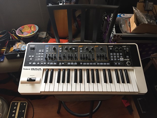 Roland Sh-01 Gaia White | Reverb