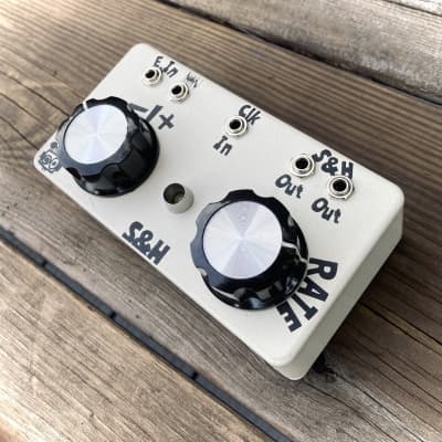 Hungry Robot - Sample & Hold - Synth Module - Random CV & | Reverb