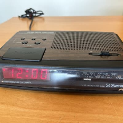 Vintage Emerson AM/FM Digital Alarm Clock Radio AK2720 | Reverb