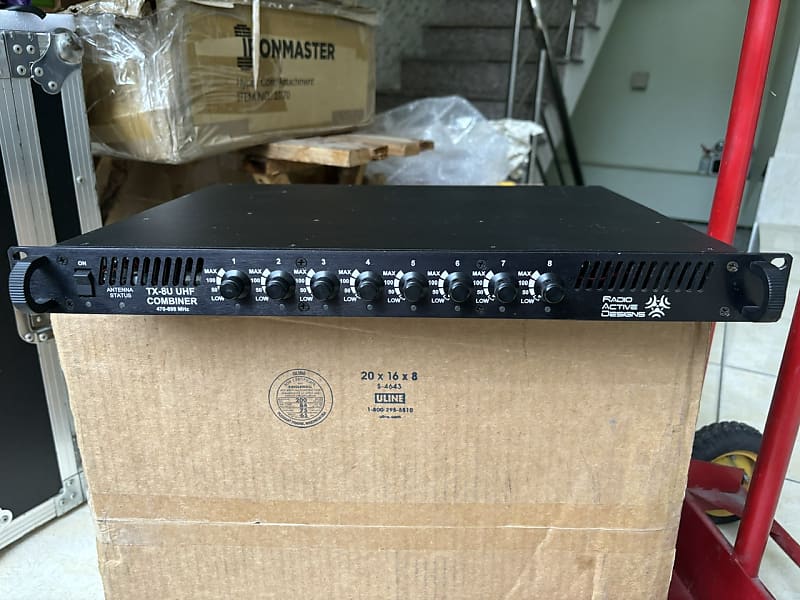 Radio Active Designs TX-8U combiner 470-698MHz | Reverb