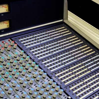 DDA DMR12 44 Input Analogue Console | Reverb