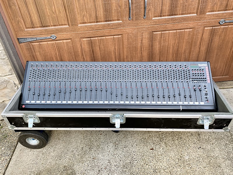 SoundTech S832 32 Channel Mixer 90s? with Road Case | Reverb