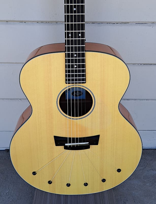 BABICZ ID-JCMH-06 IDENTITY SERIES JUMBO ACOUSTIC W/ CASE | Reverb