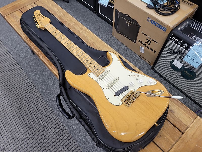 Hamer USA Daytona S-Style Electric Natural With Gigbag | Reverb