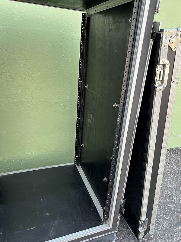 DSP Quality Cases 20 Space Case On Wheels #03885 #03886 | Reverb