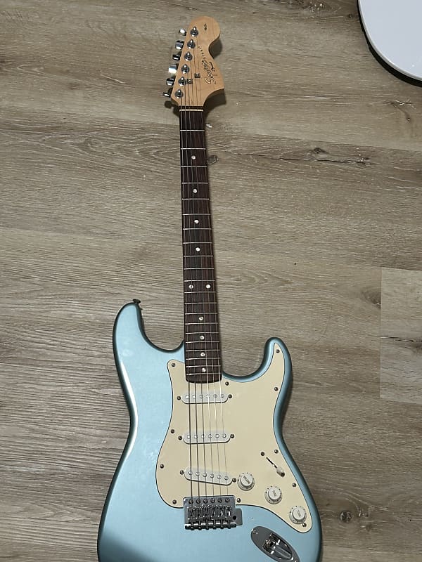 Squier Affinity Stratocaster 2016 - Ice Blue Metallic | Reverb