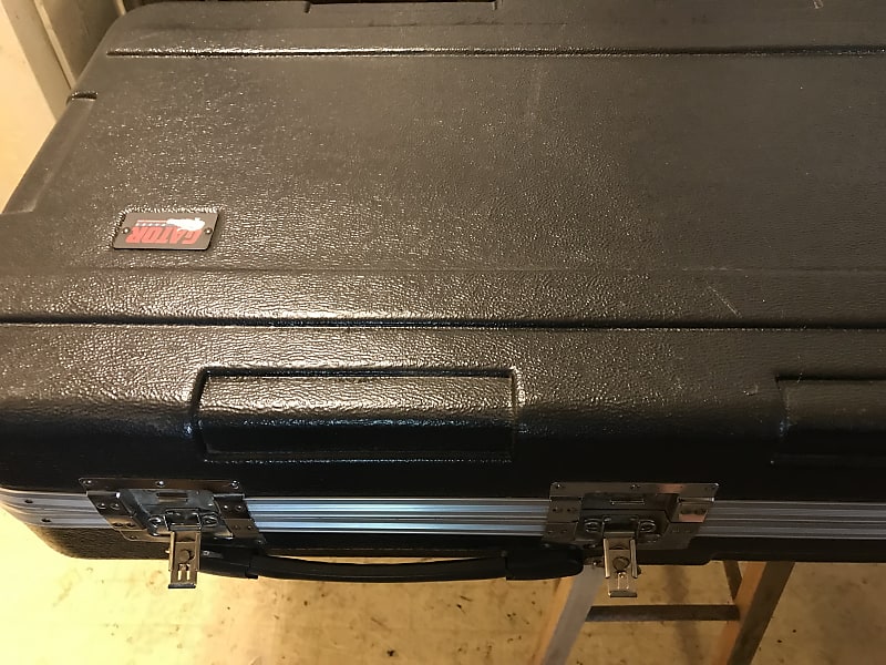 Gator 61 key Hard Shell Flight case with wheels GK261R | Reverb