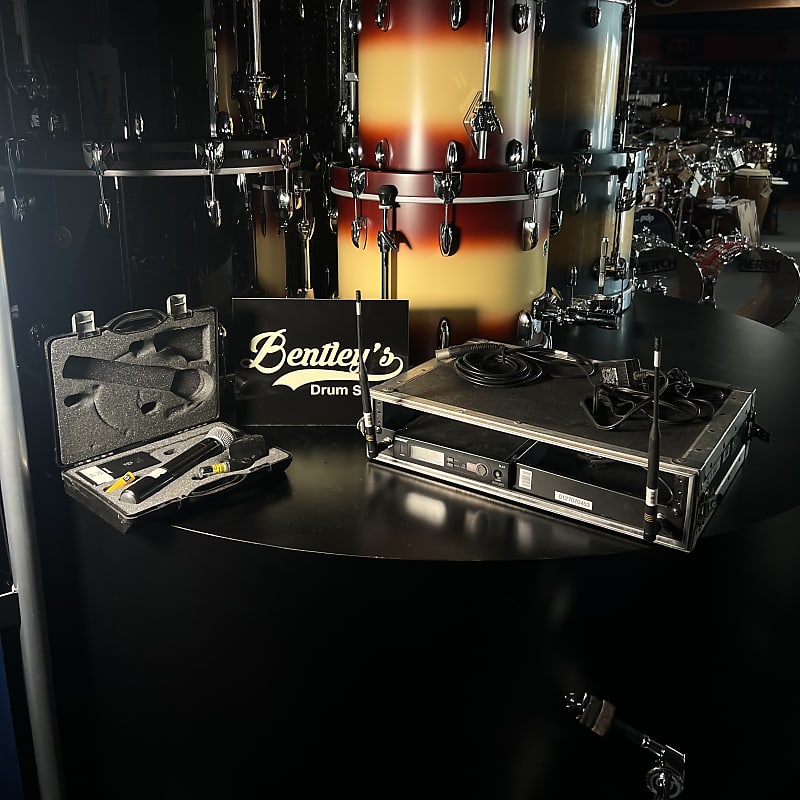 Shure SLX4 Diversity Wireless Microphone Receiver with SM58 | Reverb