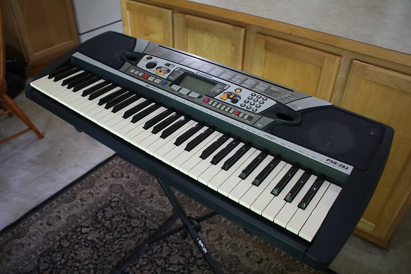 Yamaha PSR-282 Portable Keyboard 61 keys | Reverb