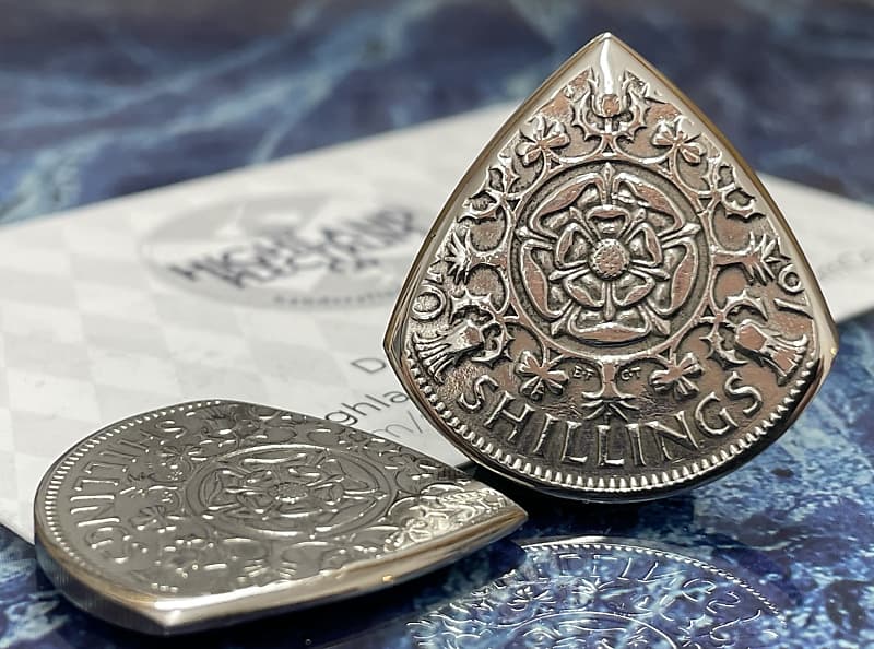 The Highland Plectrum Co. One (1) Queen Elizabeth Two | Reverb UK