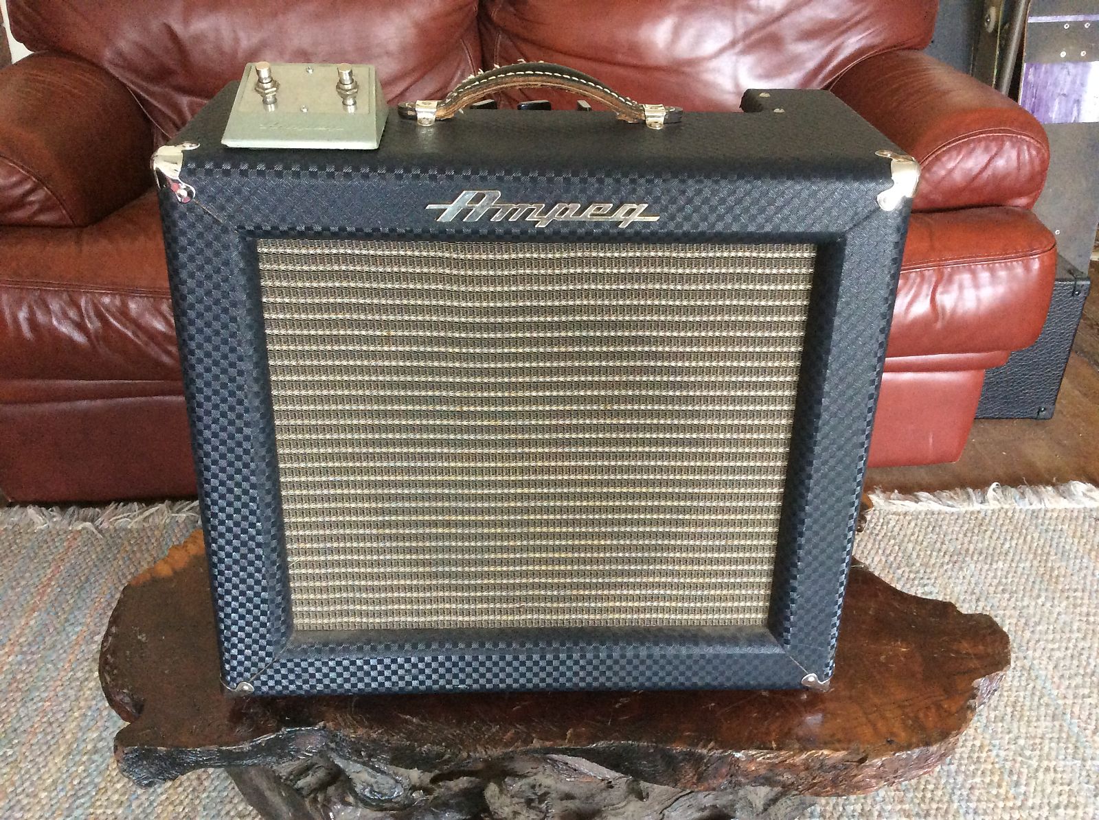 Ampeg R-12R-B 2-Channel 12-Watt 1x12" Guitar Combo | Reverb Canada