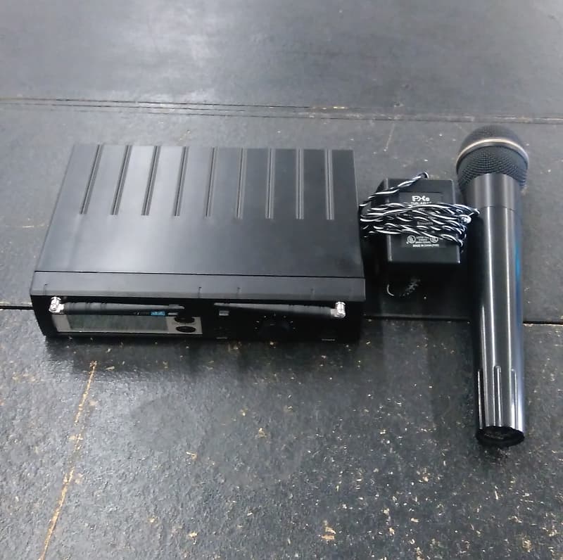 Samson UHF Synth 32 R32M Reciever and H32M Microphone | Reverb