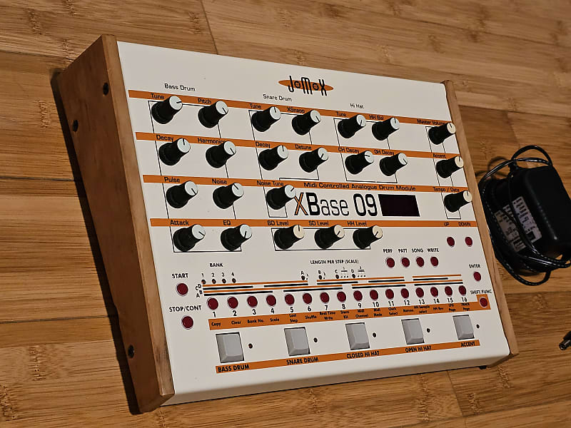 JoMox JoMoX XBase 09 | Reverb