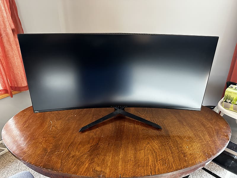 Alienware 34” Ultrawide Monitor AW3418DW 2019 - Silver | Reverb