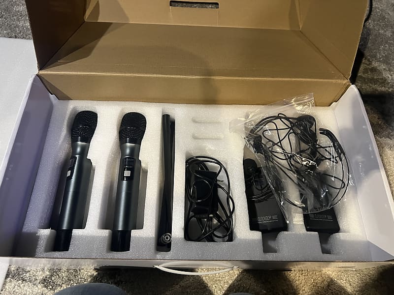 Professional Wireless Wireless Microphone System UHF 4 | Reverb