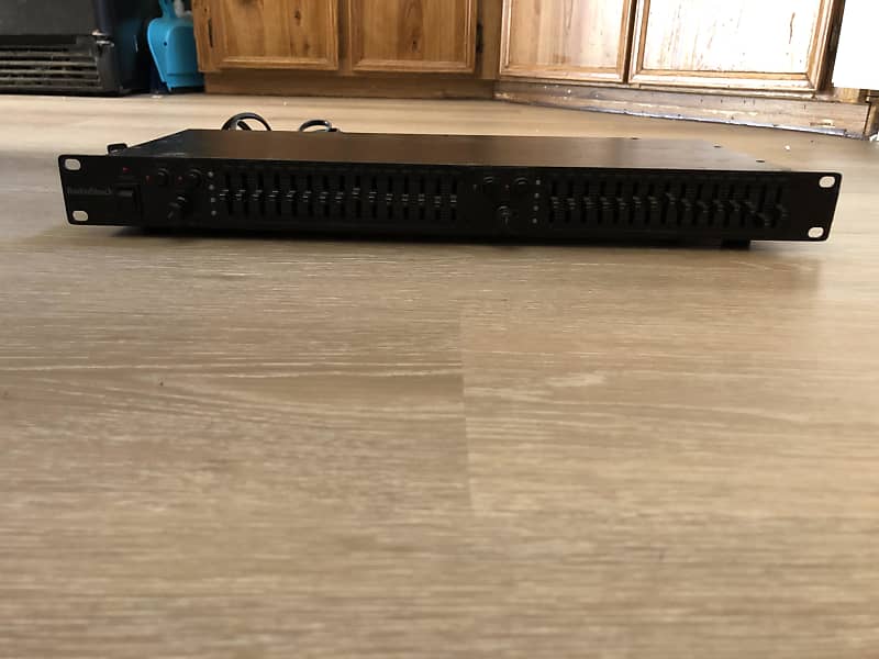 Radioshack 32-2059 Rack Mount Stereo Graphic Equalizer EQ 15 | Reverb