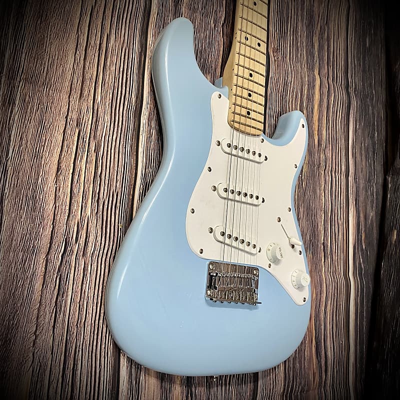 Squier Mini Stratocaster—Daphne Blue | Reverb UK