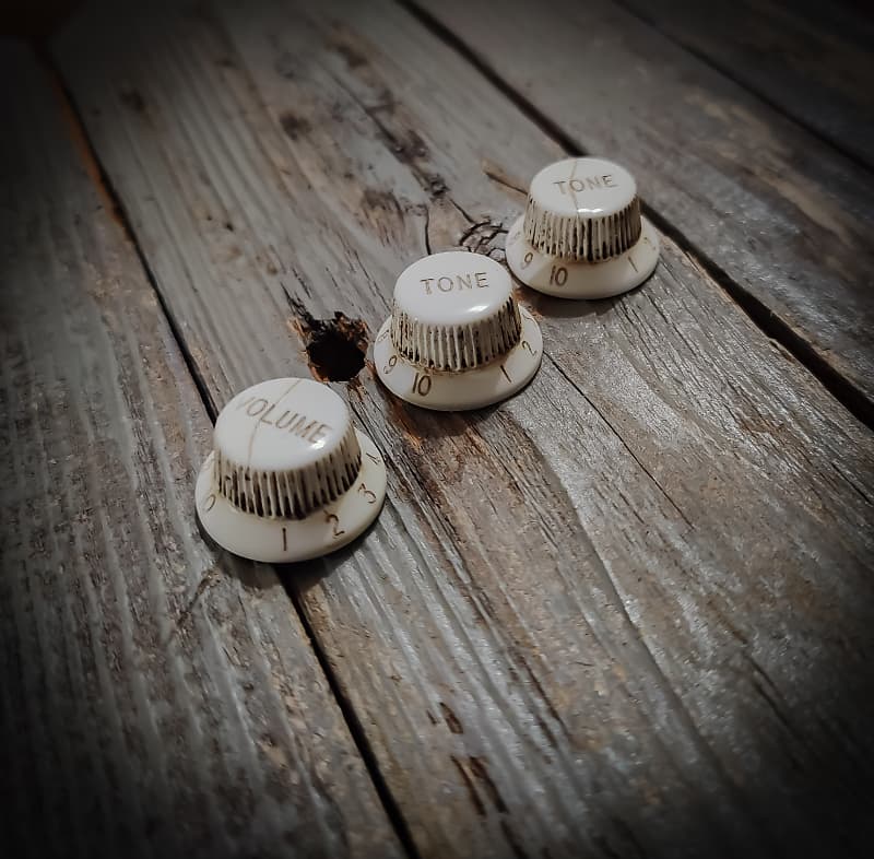 #114 Fender Stratocaster Bakelite Style Heavy Relic Knobs | Reverb