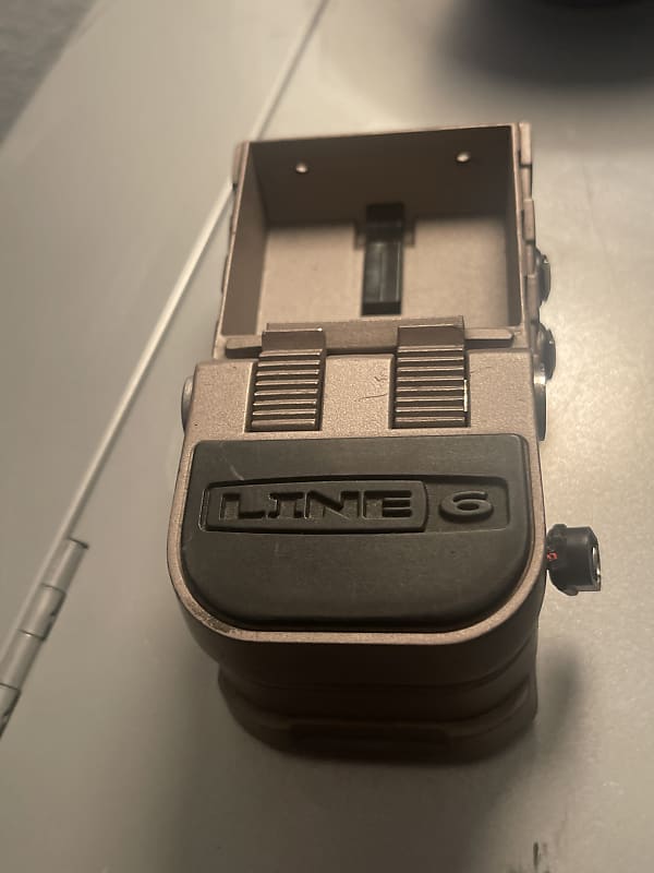 Line6 I/O Docking Pedal for ToneCore Effects Modules | Reverb