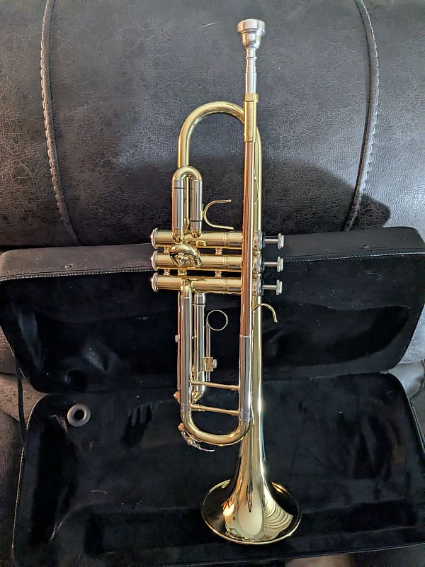 Mint Kaizer Bflat Trumpet w/ Case and Accessories | Reverb