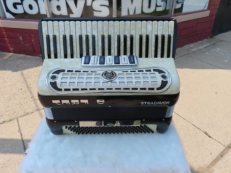 STRADAVOX 120 BASS ACCORDION 60's SERVICED CLEAN 7 treble 3 | Reverb