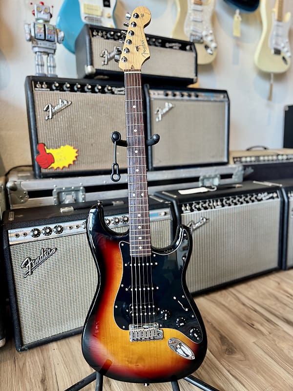 Fender Deluxe Stratocaster HSS 2004 - Three tone Sunburst | Reverb