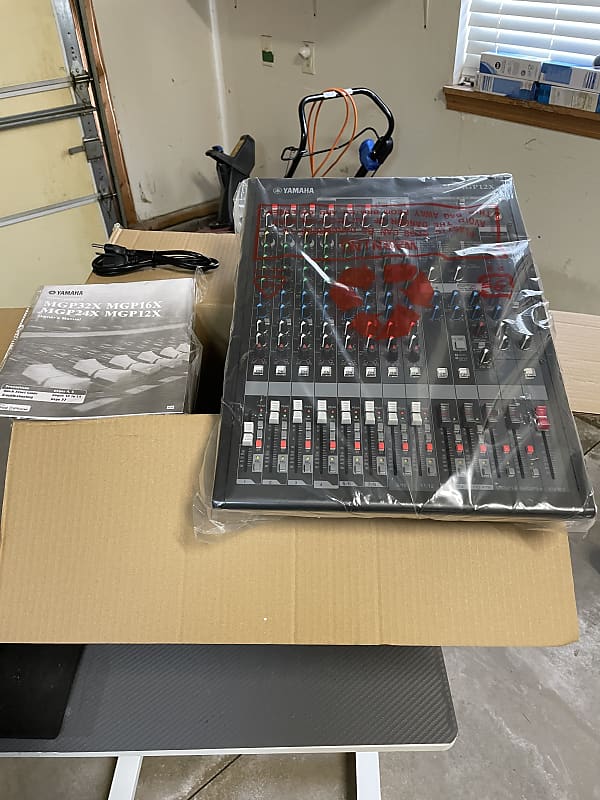Yamaha MGPX12 PREMIUM ANALOG MIXER 12 CHANNEL USB+FX 2012 - | Reverb