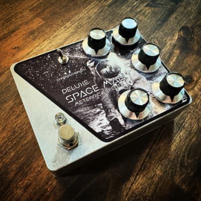 METEORIC EFFECTS Deluxe Space Man Analog Style Delay w/ | Reverb