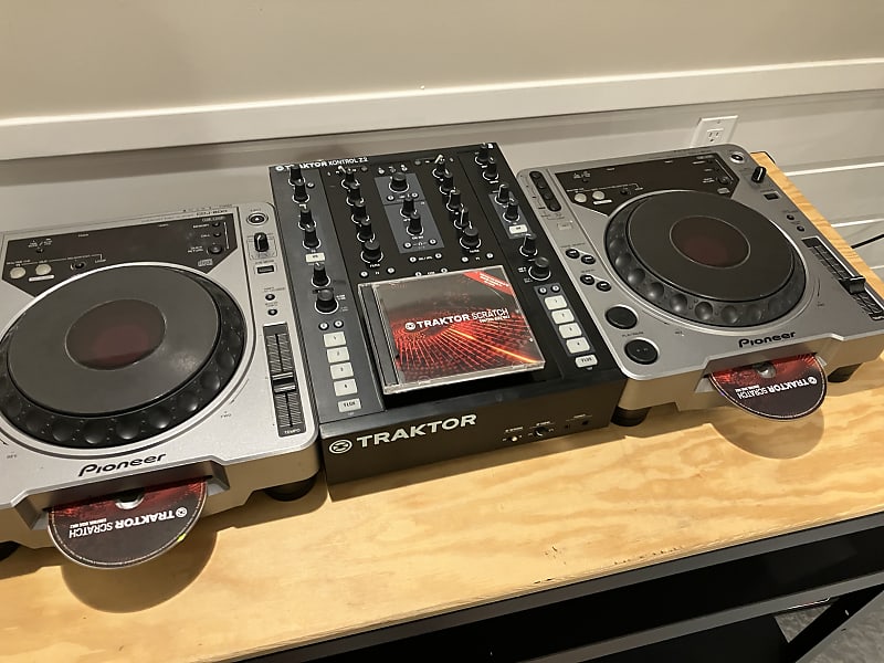 Pioneer CDJ-800 & Traktor Kontrol Z2 | Reverb