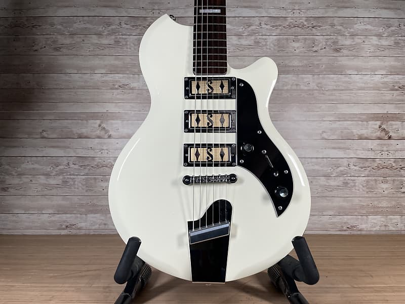 Supro 2030AW Hampton Triple Pickup - Antique White | Reverb Canada