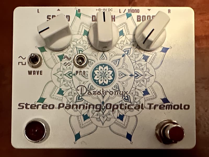 Dazatronyx Stereo Panning Optical Tremolo | Reverb