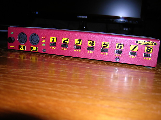 Midiman 3x8 MIDI Patchbay - Splitter / Combiner | Reverb