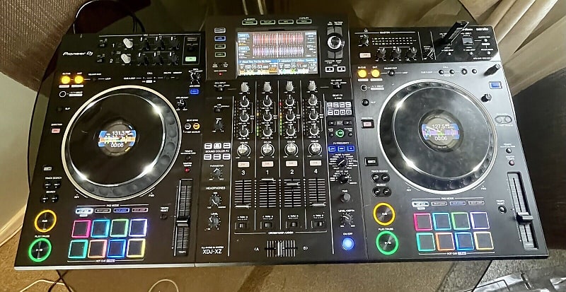 Pioneer DJ XDJ-XZ 4 Channel controller with Deck Saver and | Reverb