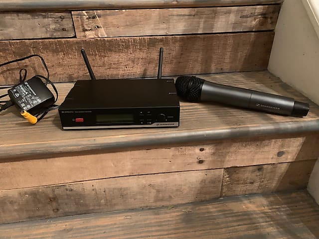 Sennheiser XS EM10 Wireless Microphone System | Reverb