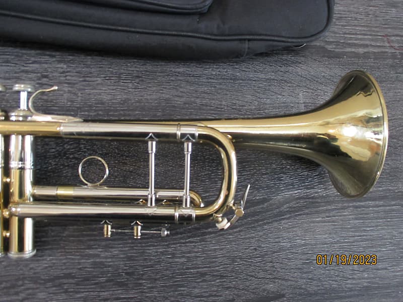 Bach Stradivarius 37 trumpet with case and mouthpiece. | Reverb