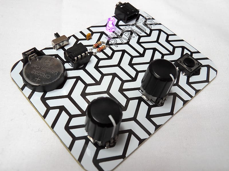 RC Circuit Bent 'Paradox' Glitch Loop Noise Synth Sound | Reverb