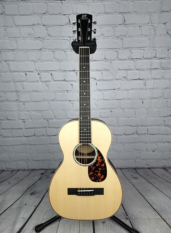 Larrivee P-03R Rosewood Parlor JCL Inlay Moon Spruce | Reverb Canada