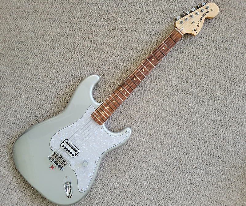 Fender Tom Delonge Silver Stratocaster Build | Reverb
