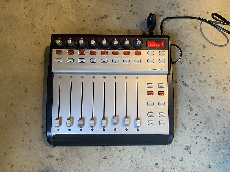 Behringer BCF2000 | Motorized Fader | Reverb