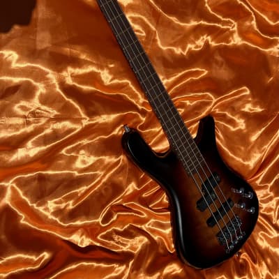 Warwick 2021 Teambuilt Pro Series Streamer LX 4 | Reverb Czechia