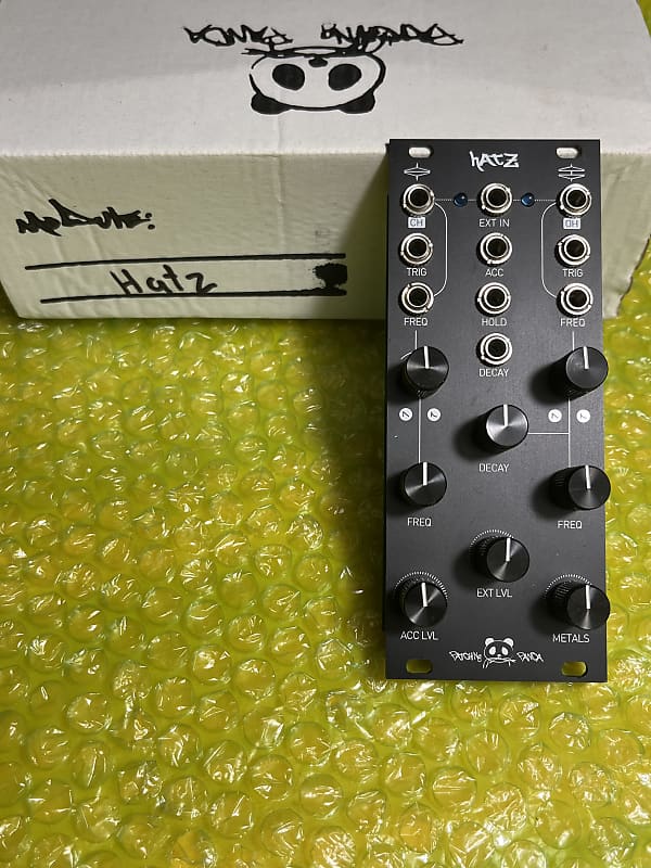 Patching Panda Hatz v1 2019 - black | Reverb