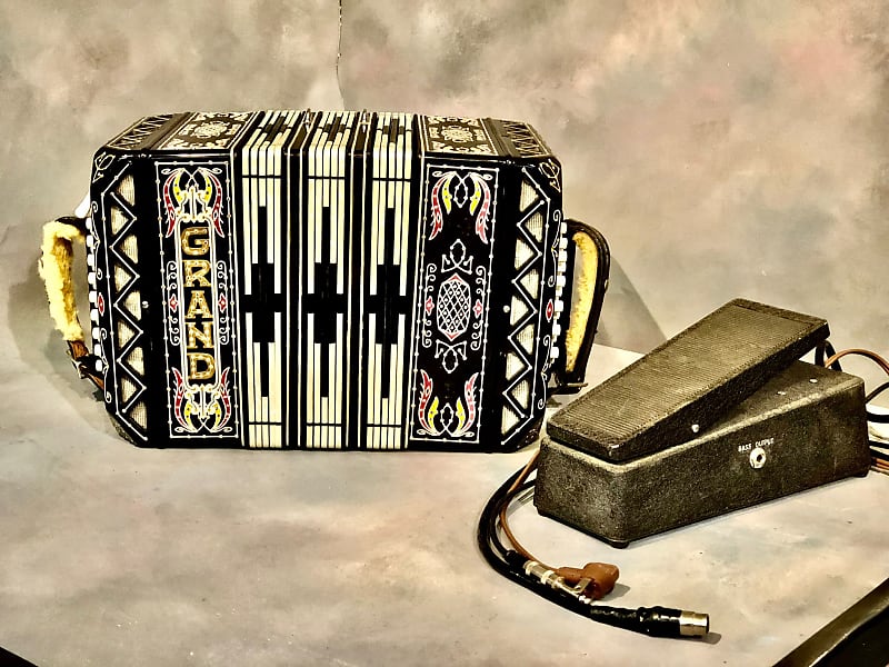 STAR GRAND CHEMNITZER CONCERTINA WITH MICROPHONE AND PEDAL | Reverb